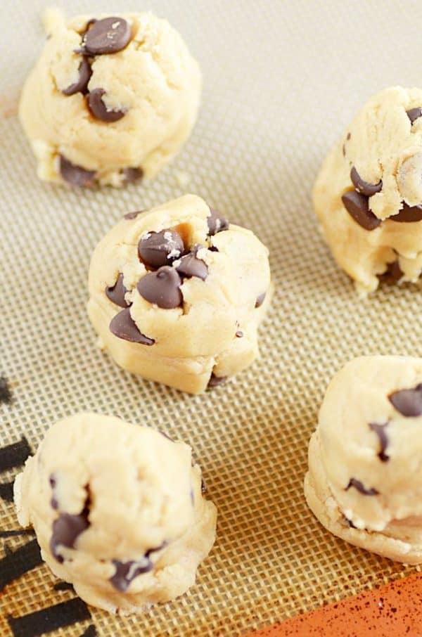 Coconut Oil Chocolate Chip Cookies Recipe - Something Swanky